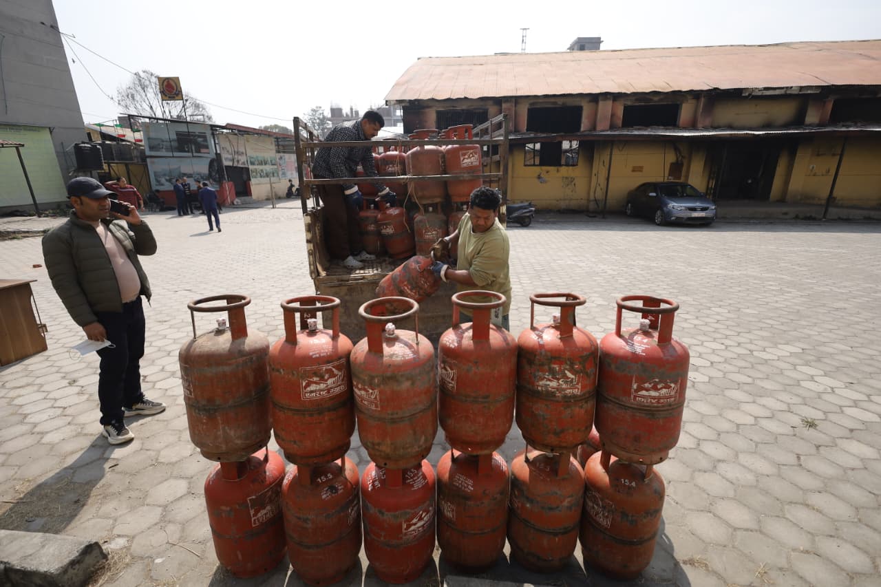 Nepal Oil Corporation Urges Public Not to Hoard LP Gas, Introduces Half ...